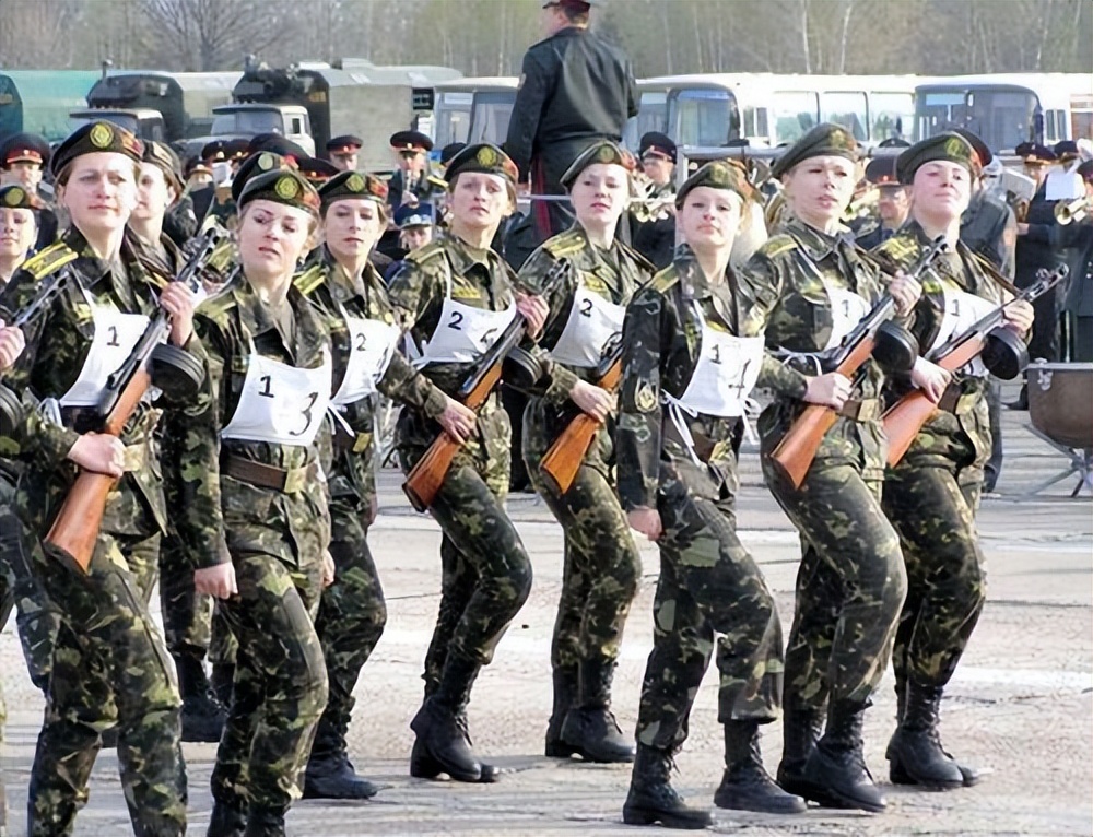 Beautiful Russian female soldiers, but it is difficult to get married ...