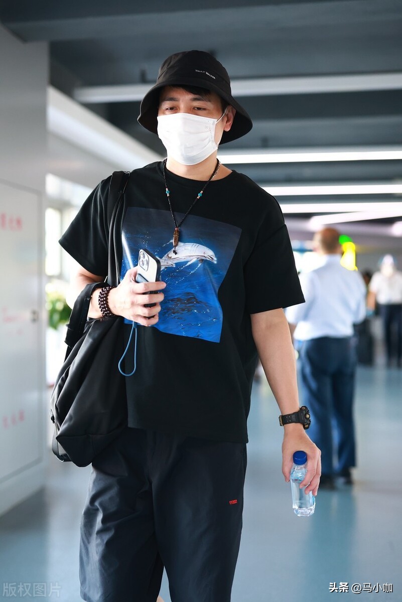 Bao Jianfeng appeared at the airport, he really liked the Emperor Wen ...
