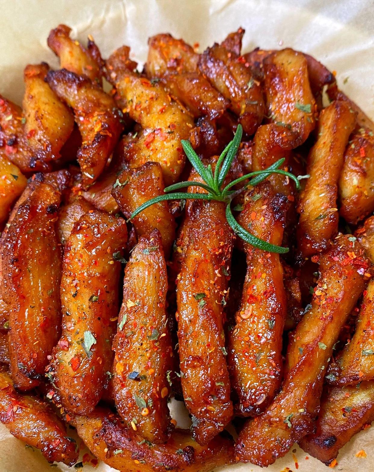 Super delicious garlic chicken fillet, the recipe is simple, the ...