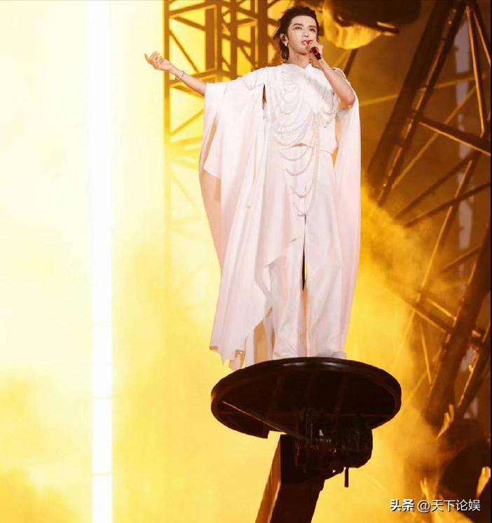 Hua Chenyu's concert in Wuhan is back to black: What is a "mage"? I am ...