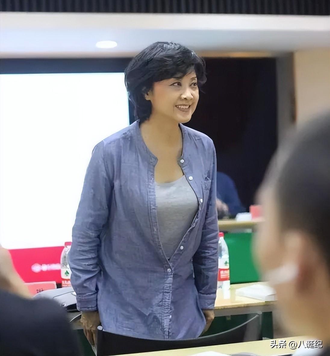 Stunning! 71-year-old Zhu Lin's aging appearance is exposed, she is as ...