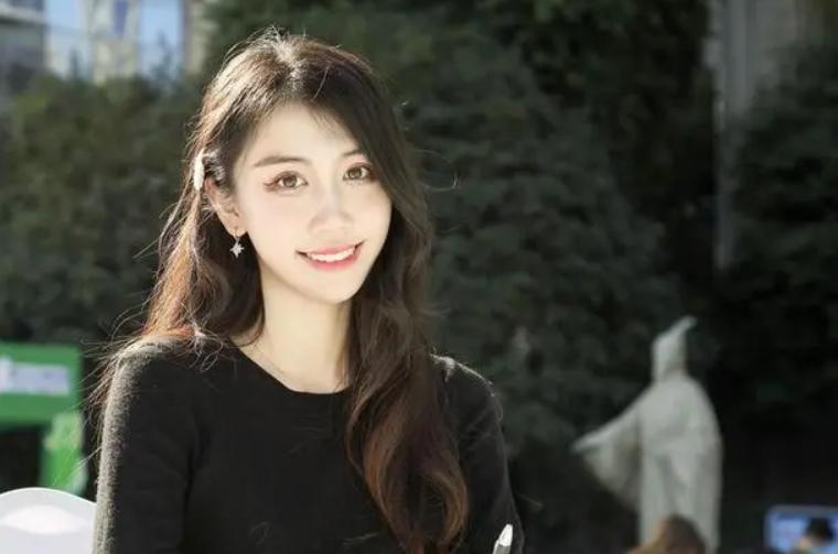 The scene of Miss World Dinner is exposed!Jiang Siqi has a strong aura in C position, and all of ...