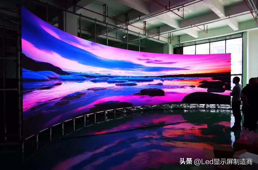 Monochrome and color LED display - iNEWS