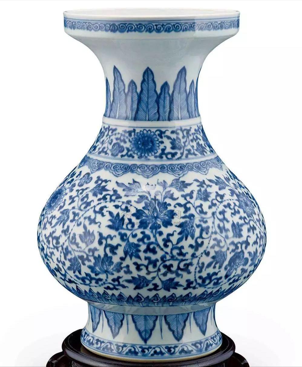 An in-depth analysis of the artistic features of blue and white ...