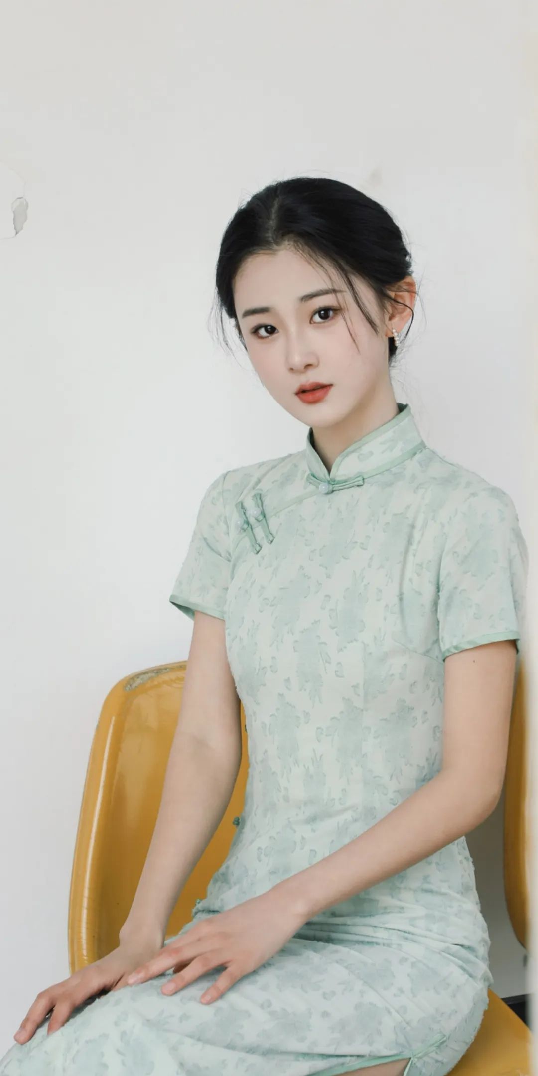 Celebrity photo: Shao Yu Qitian blue cheongsam is beautifully shot in ...