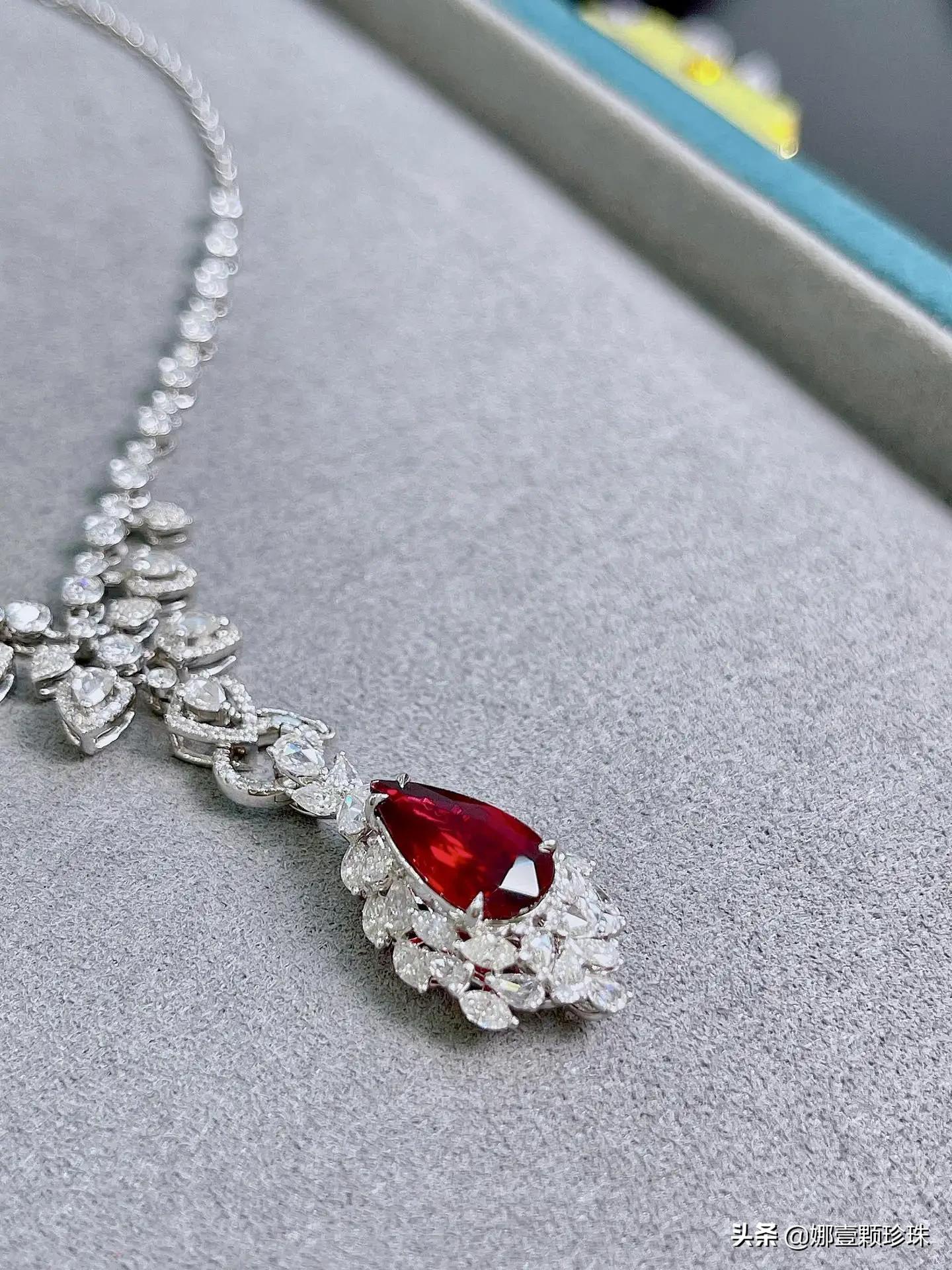Noble and Luxurious Pigeon's Blood Ruby Pendant - iNEWS