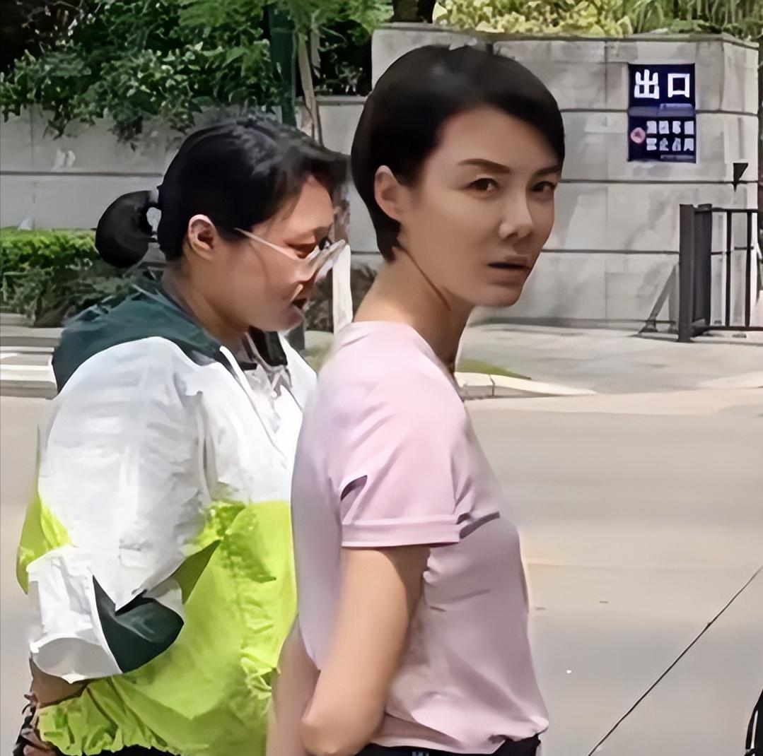 A recent photo of 43-year-old Che Xiao was exposed. His nostrils turned into sky holes and he ...