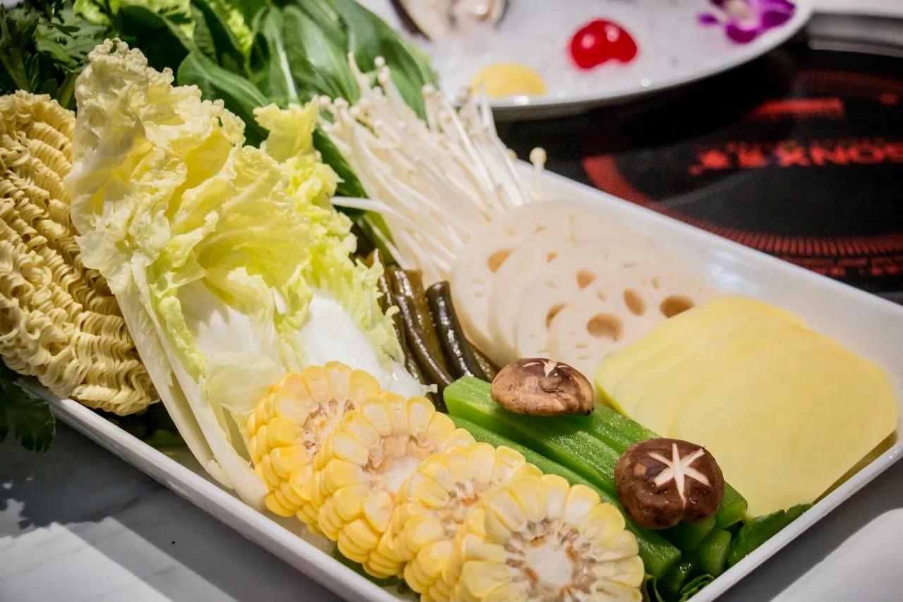 This Chengdu Golden Soup Fish Maw Chicken Hotpot Stewed for 8 hours is ...