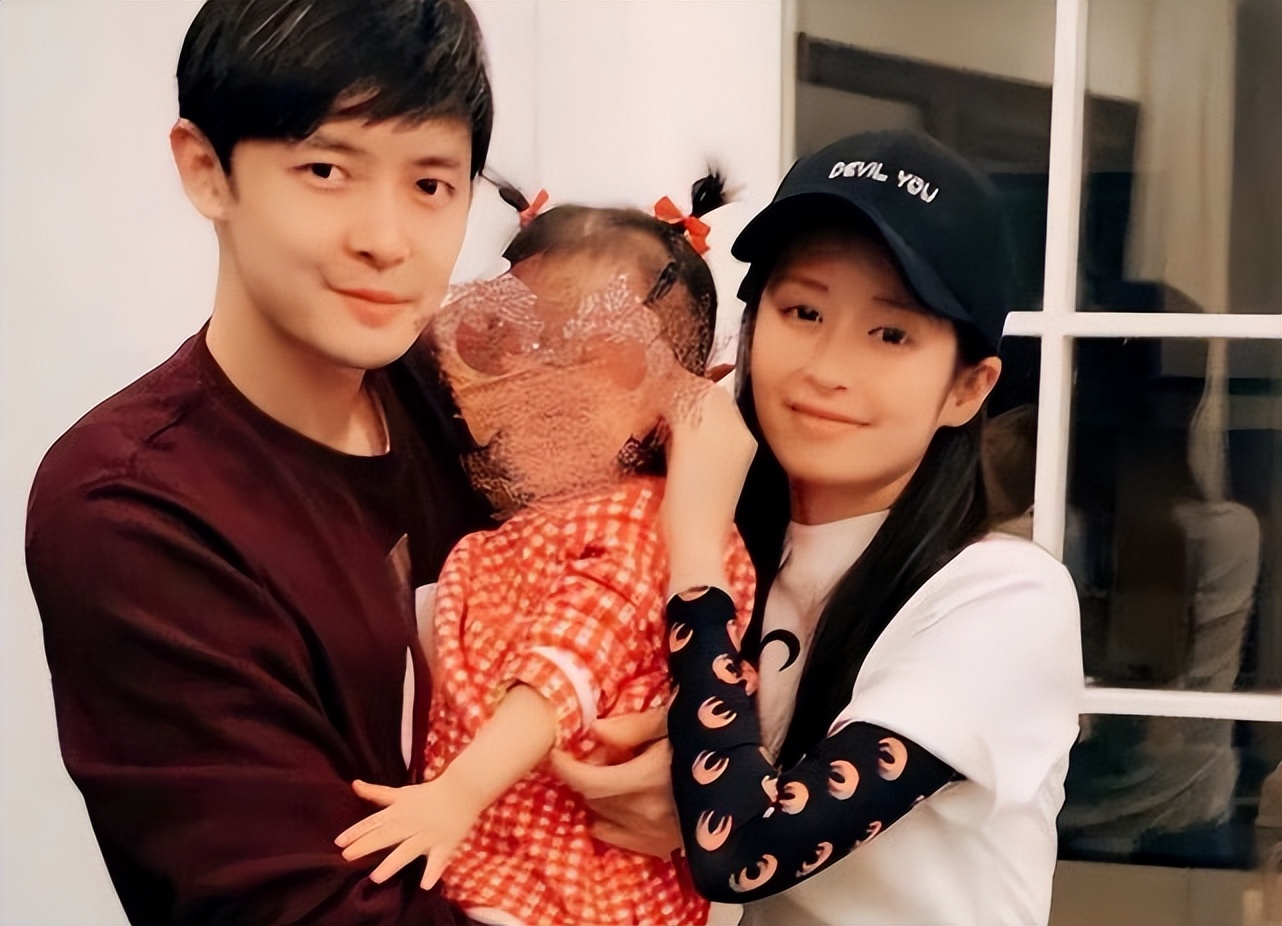 Ying Er takes her 4-year-old daughter to visit Fu Xinbo!Father and daughter wear ancient ...