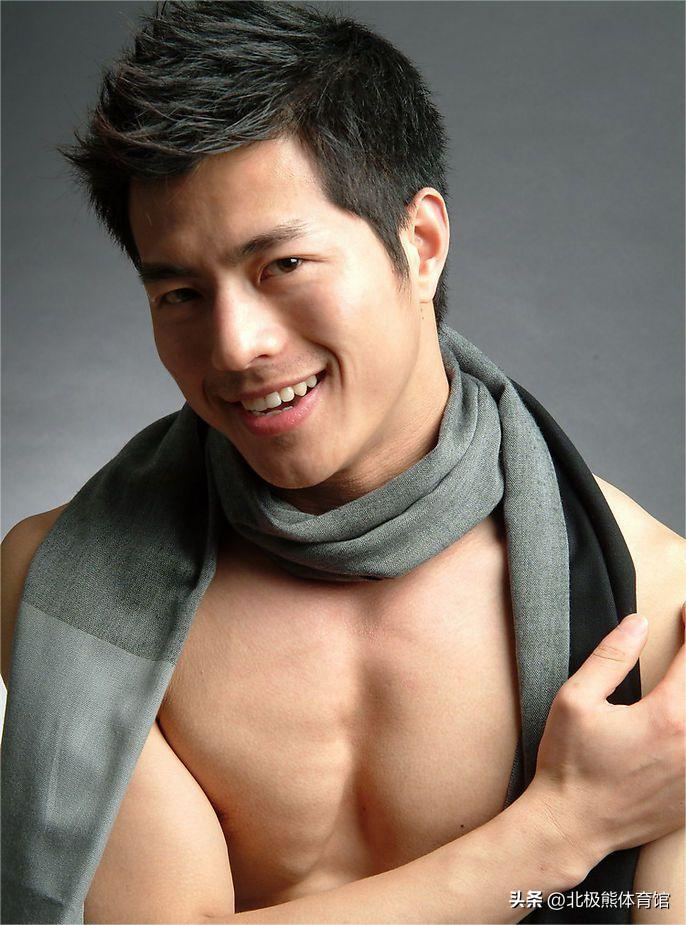 Li Xiaobing - "China's Good Boy" - iNEWS