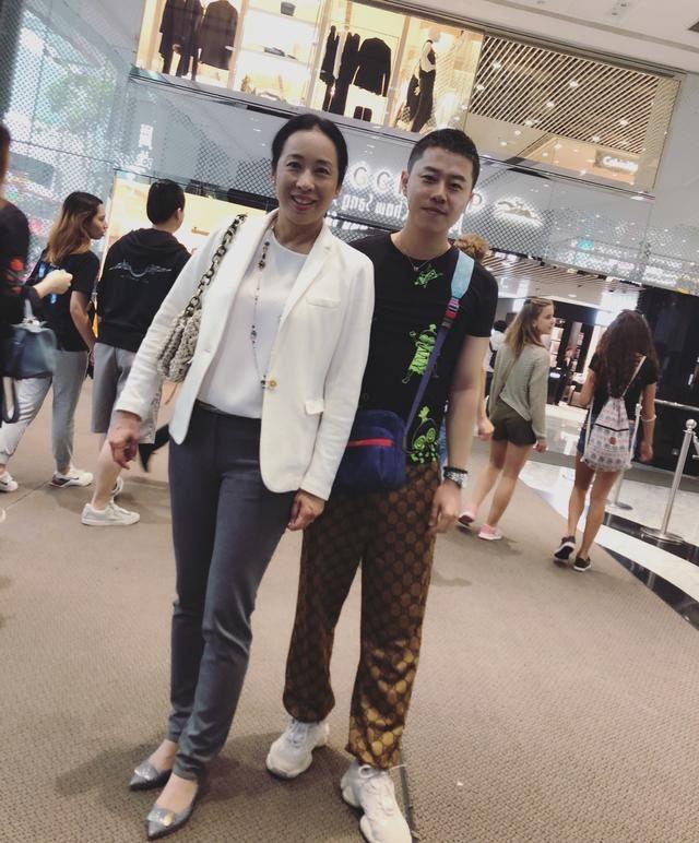 Zhu Lingling's mother-in-law and daughter-in-law are in the same frame ...