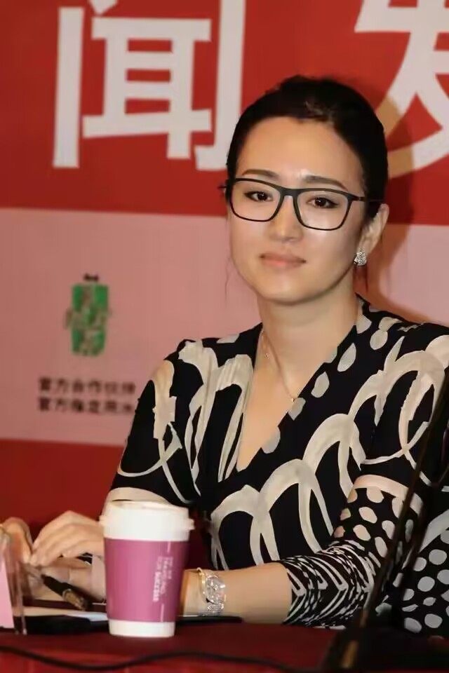 Gong Li is called a "bone beauty"! Does not look girlish, but it is ...