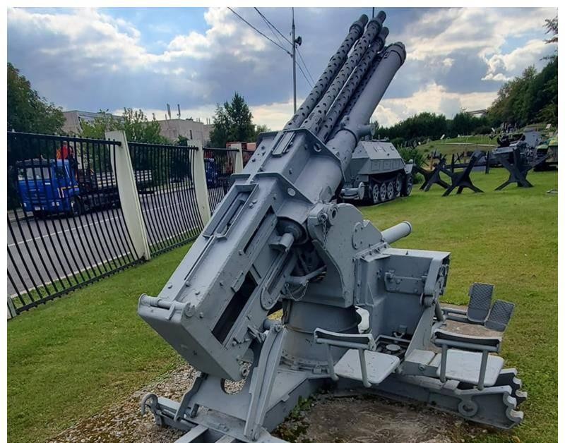 Original Rheinmetall SMK-18 anti-aircraft gun, 8-barrel intensive anti ...