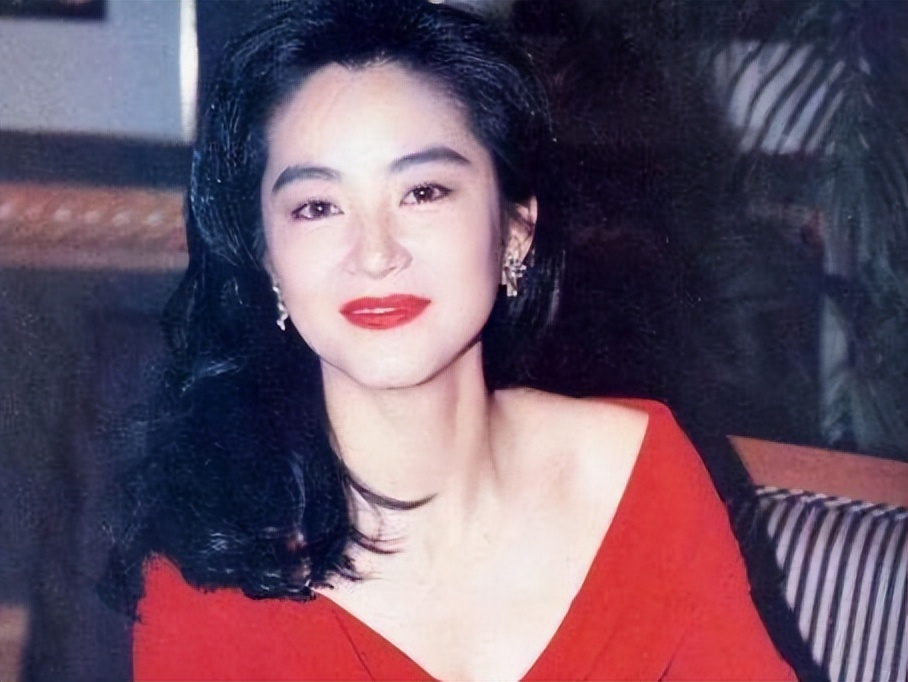 Brigitte Lin had plastic surgery?Wearing hundreds of millions of jewels ...