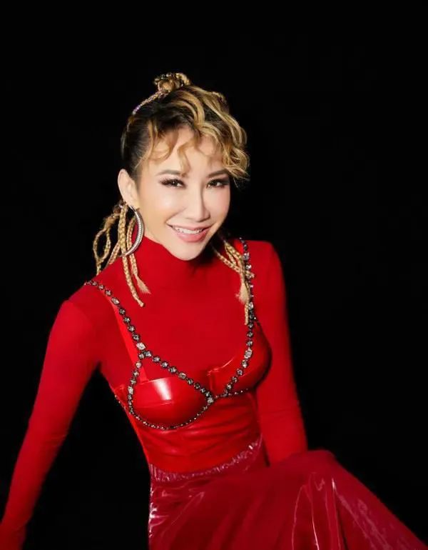 Wearing underwear outside and missing bottoms, the 47-year-old Coco Lee ...