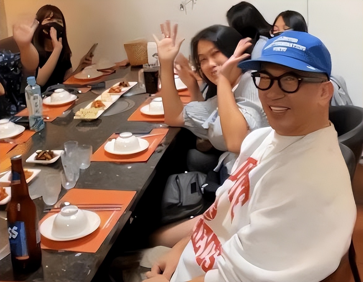 After Da S's comeback after marriage, Gu Junye entertained female fans ...