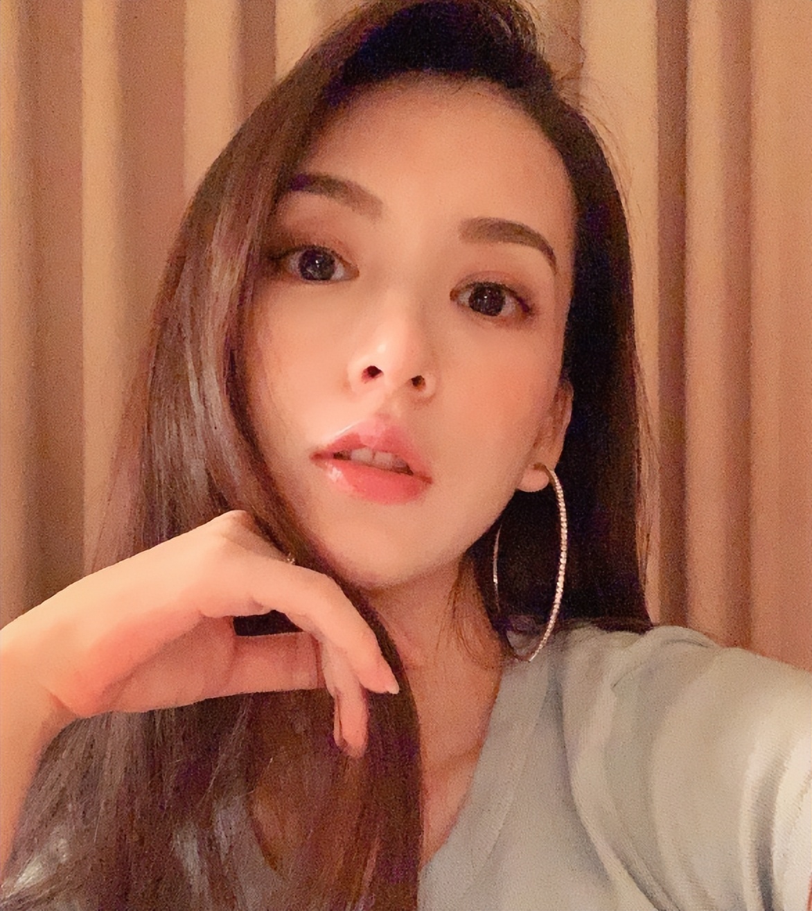 These actresses are actually only 1.5 meters tall? If you're not tall ...