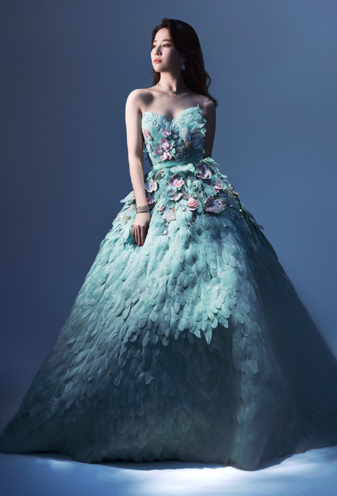 Liu Yifei Weibo night was hotly discussed! Become a peacock princess ...