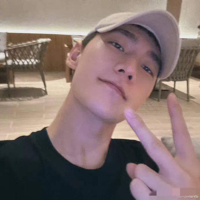 Yang Yang's new love affair exposed to pry someone's corner? The male ...
