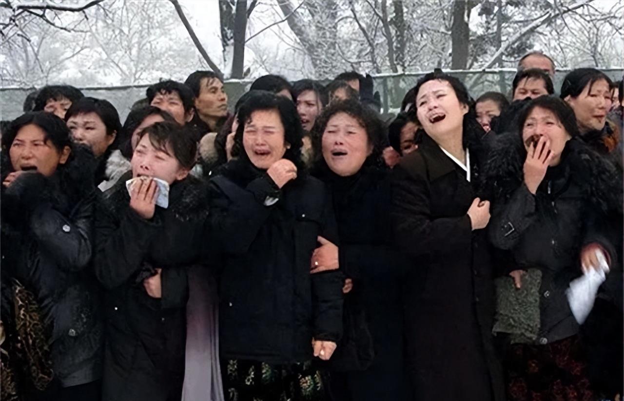 Farewell ceremony for Kim Jong Il's body: Photographic equipment was ...