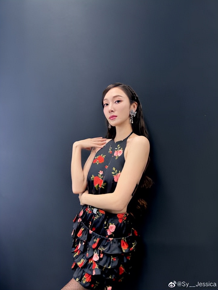 Lady Rose! Jung Soo-yeon's latest look - iNEWS