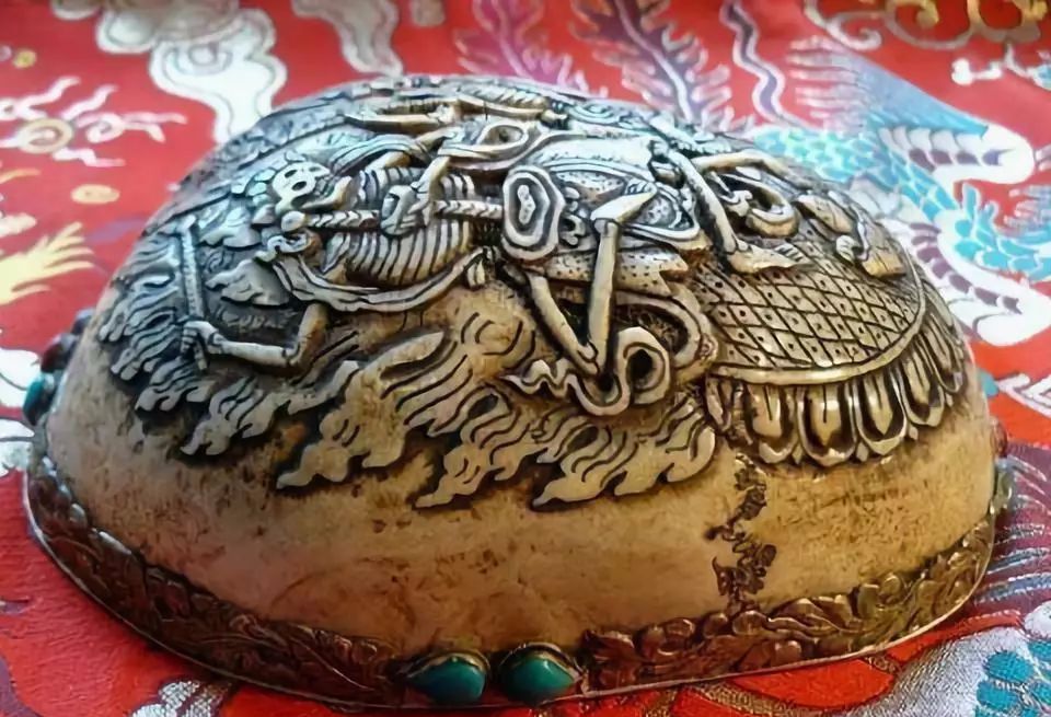 Human skin thangka, human bone instruments... Don't enter if you are ...