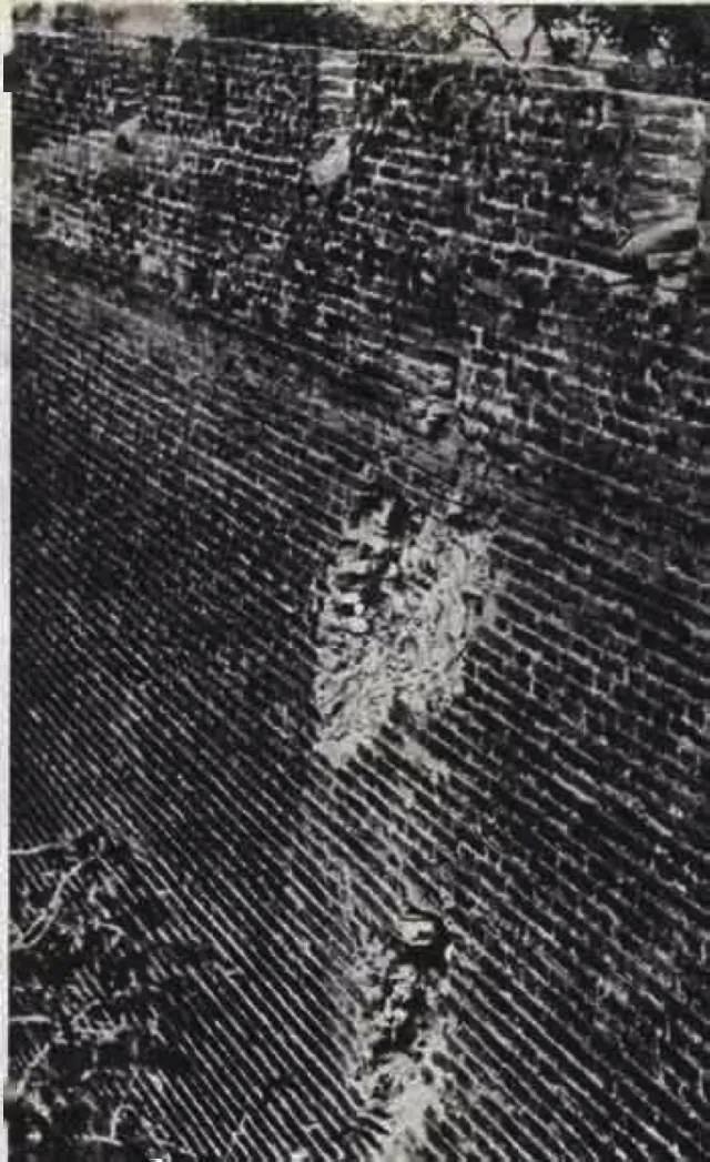 The bullet marks on the Wanping city wall are the mark of the blood and ...