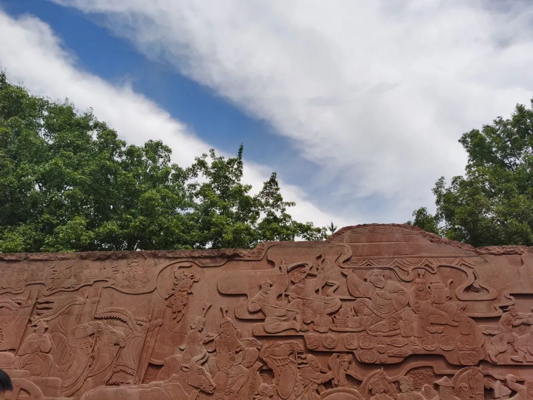 Day Reading Yuan Dadu City Wall Ruins - iNEWS