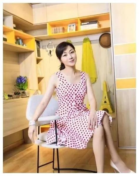 "Thousands of charms", "all kinds of styles", "Hong Kong's most ...