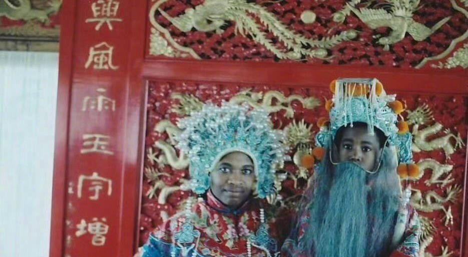 Kanye West shared a photo of his childhood in Nanjing with the caption ...