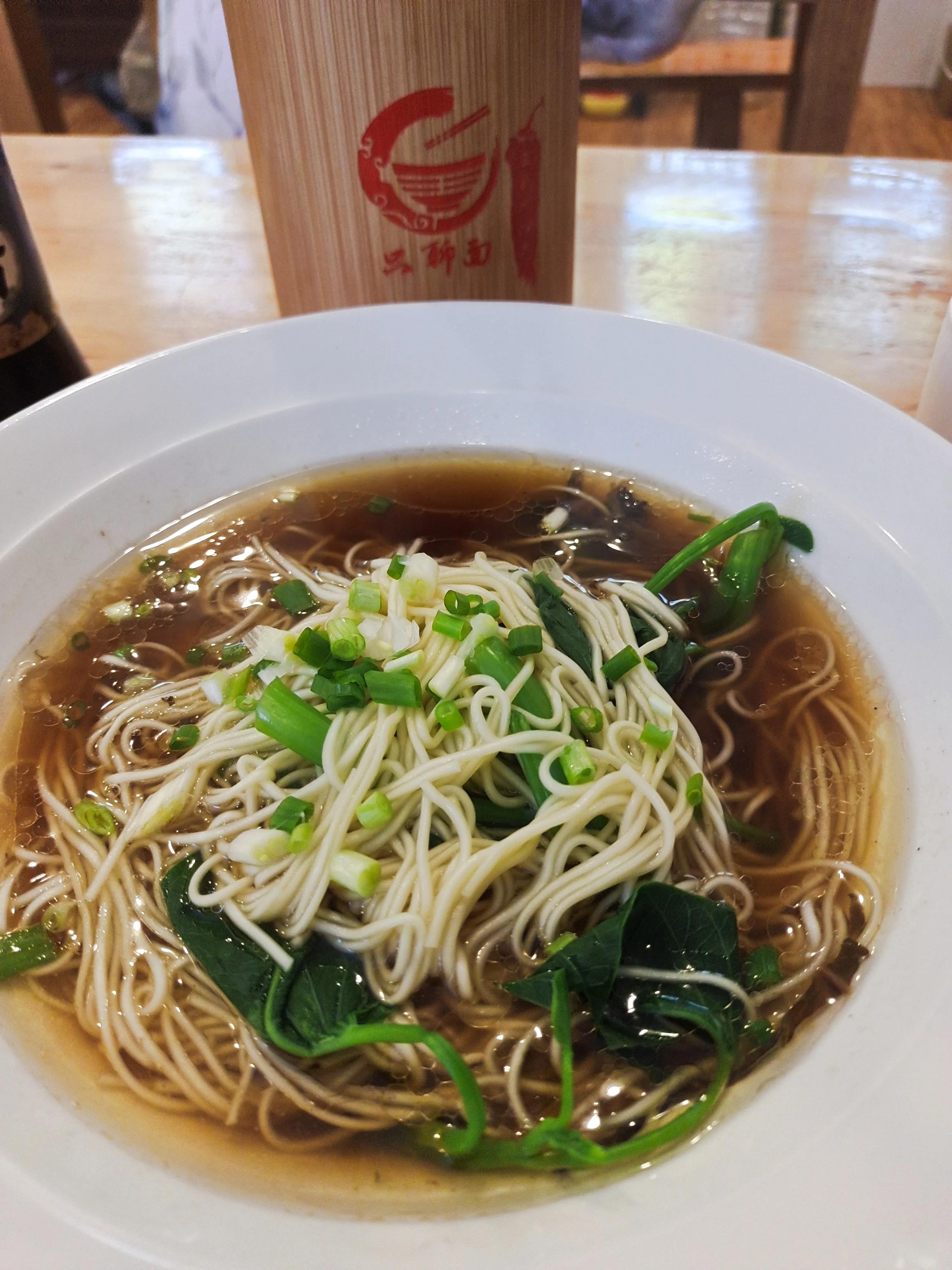 Eat a bowl of small noodles in Changshou Bodhi Ancient Town - iNEWS