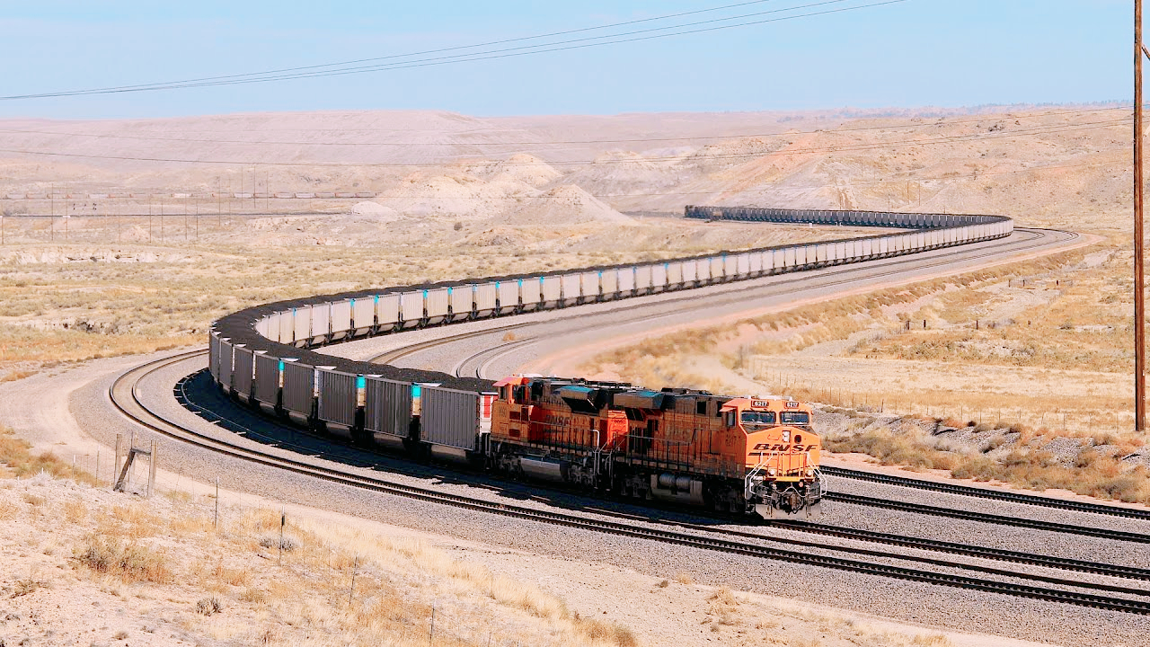 The length of the train breaking the Guinness World Record, 8 carriages ...