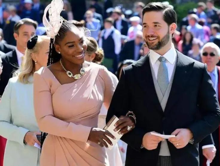 She is known as the female version of "James"!At the age of 41, he is ...
