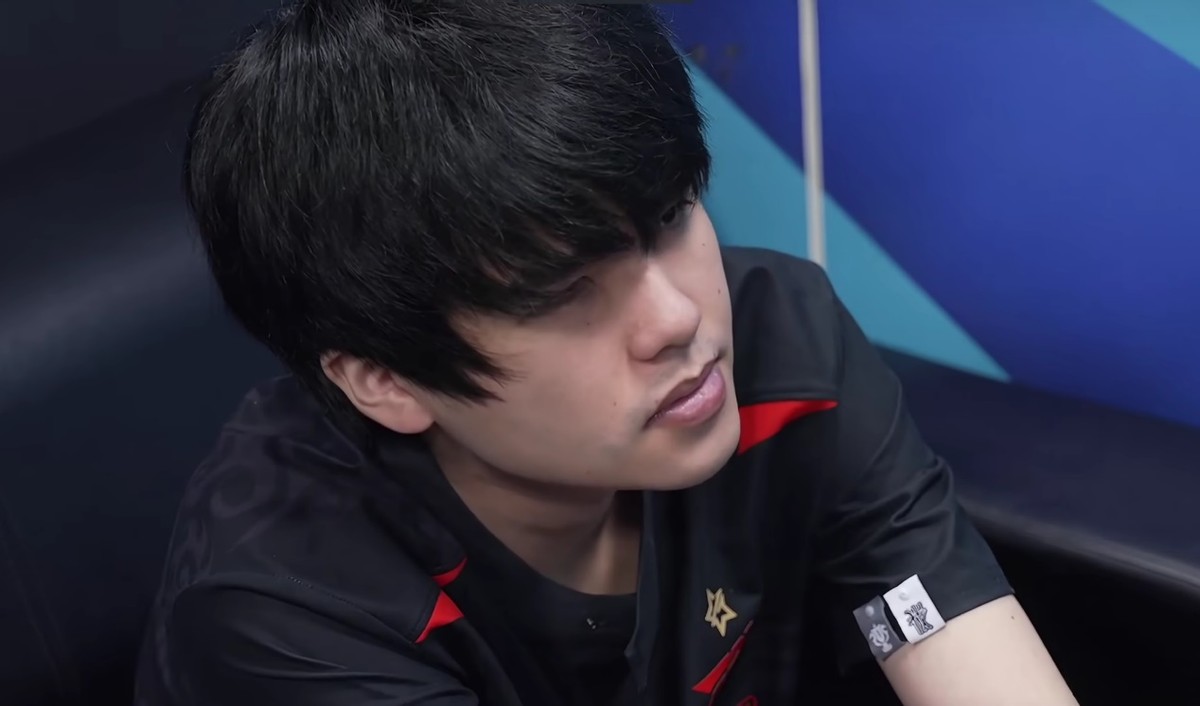 The LPL champion team became a laughingstock, Uzi lay down again, a new ADC debuted, leading by ...