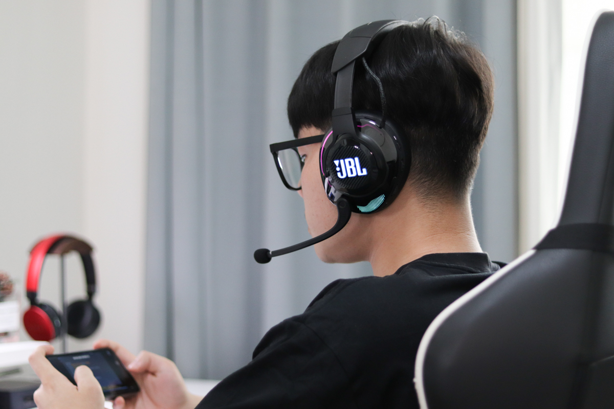 JBL Gaming Headset Quantum 910: 3D surround, head tracking, the first ...