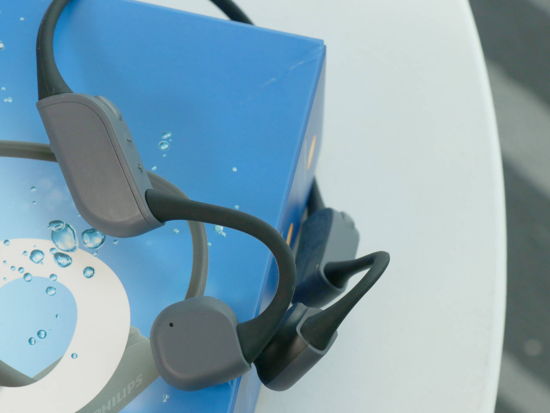 Philips A6606 bone conduction sports headphones evaluation: design and ...