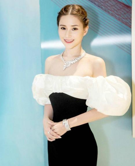 After He Chaolian's pregnancy turmoil, she and Dou Xiao appeared in a ...