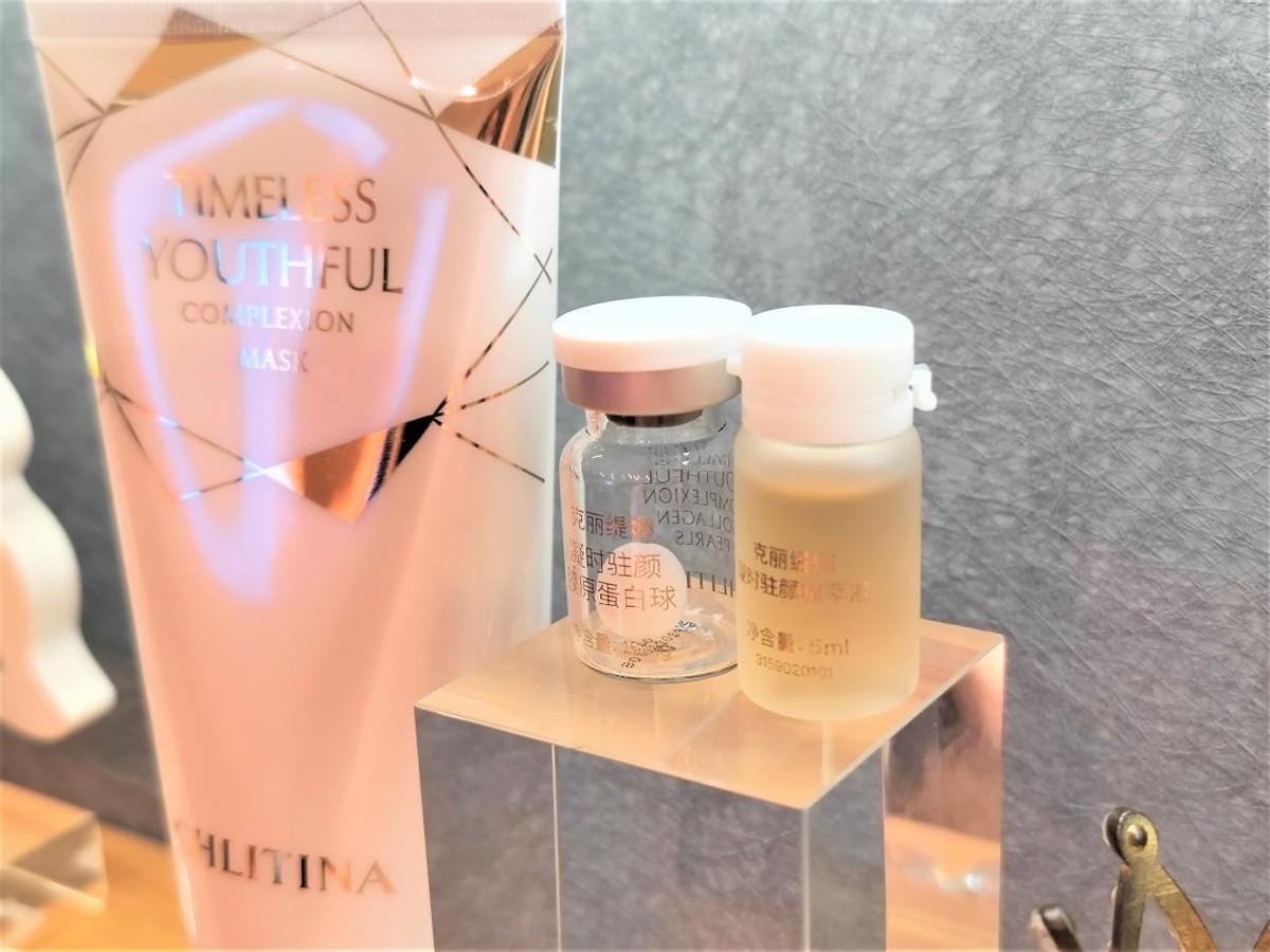 Critina's face is still in condensed time, she stops the footsteps of ...