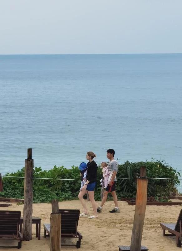 Sabine's life is really pleasant!Taking wife and children out for ...