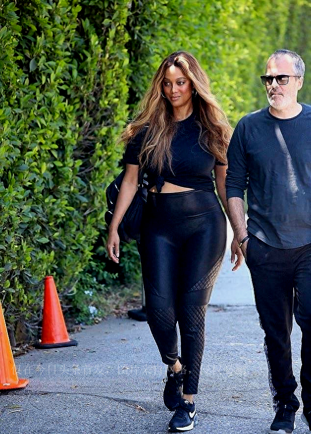 The 48-year-old black supermodel Tyra has not appeared for a long time ...