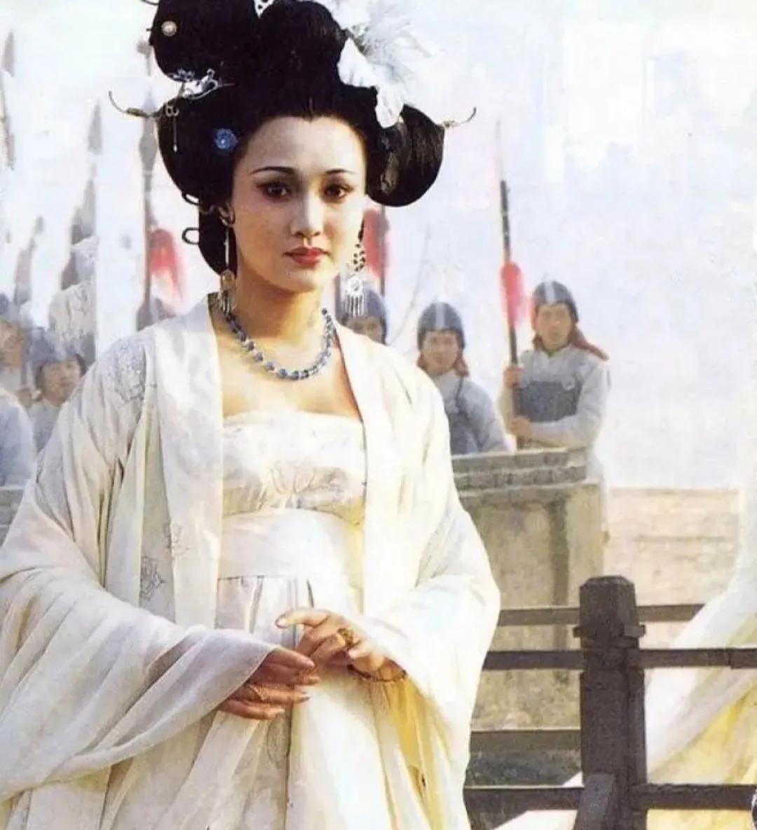 The Beauty of the Four Beauties: Similarities and Differences between ...