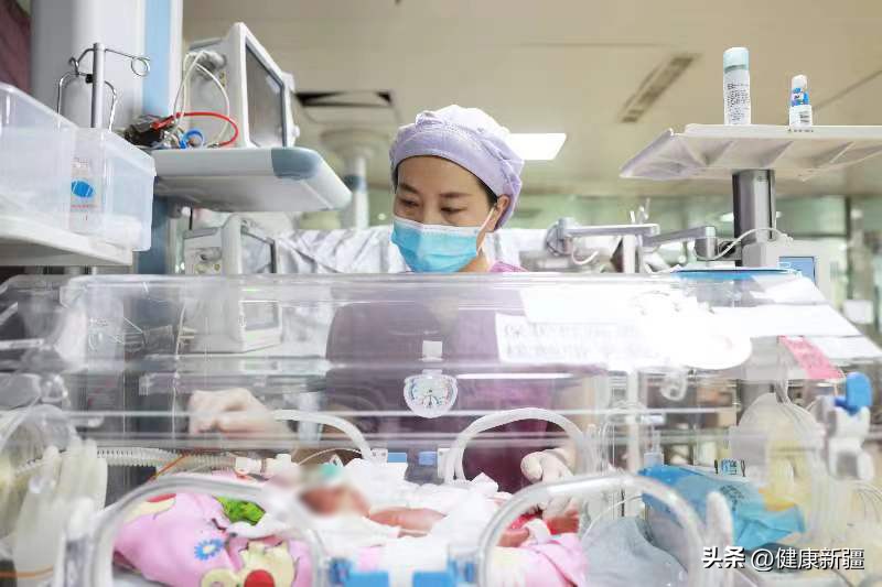 The 980-gram "mini baby" grew up safely, and the Yili Maternal and ...