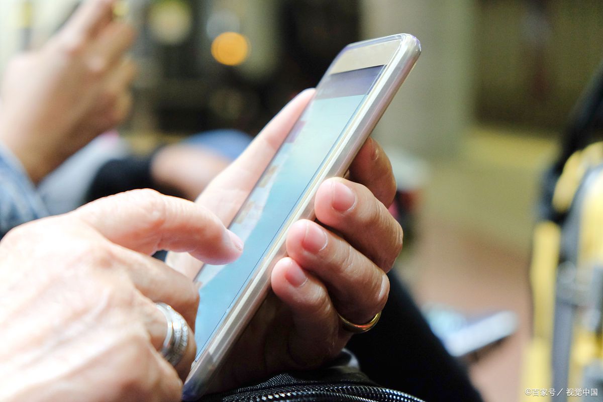 Lei Jun recommends that everyone use their mobile phones less and go ...