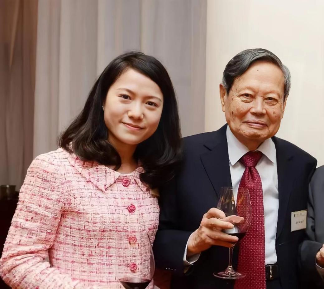 Don't feel sorry for Weng Fan! Leaving Yang Zhenning behind to go to ...