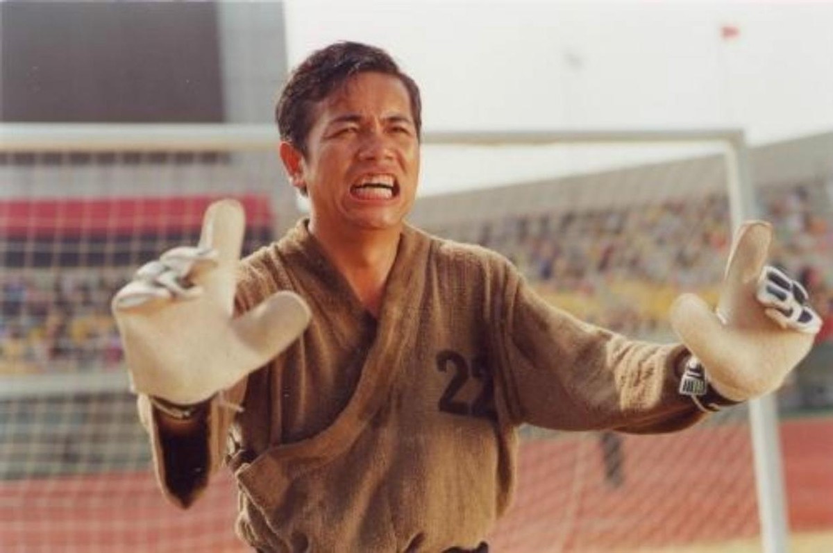 The movie "Shaolin Soccer" directed by Stephen Chow uses comedy to show ...