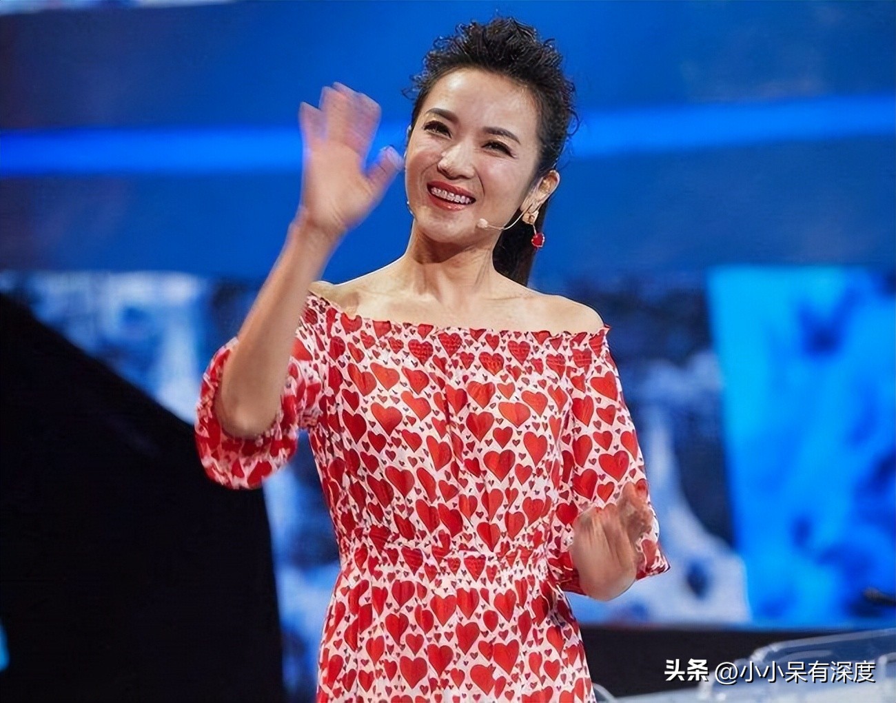 CCTV host Guan Tong, her husband is tall and handsome, and her son also ...