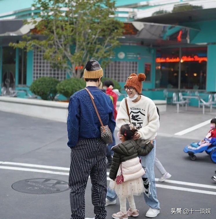 Chen Yanxi Ying Er appeared in Universal Studios, Chen Yanxi was round ...