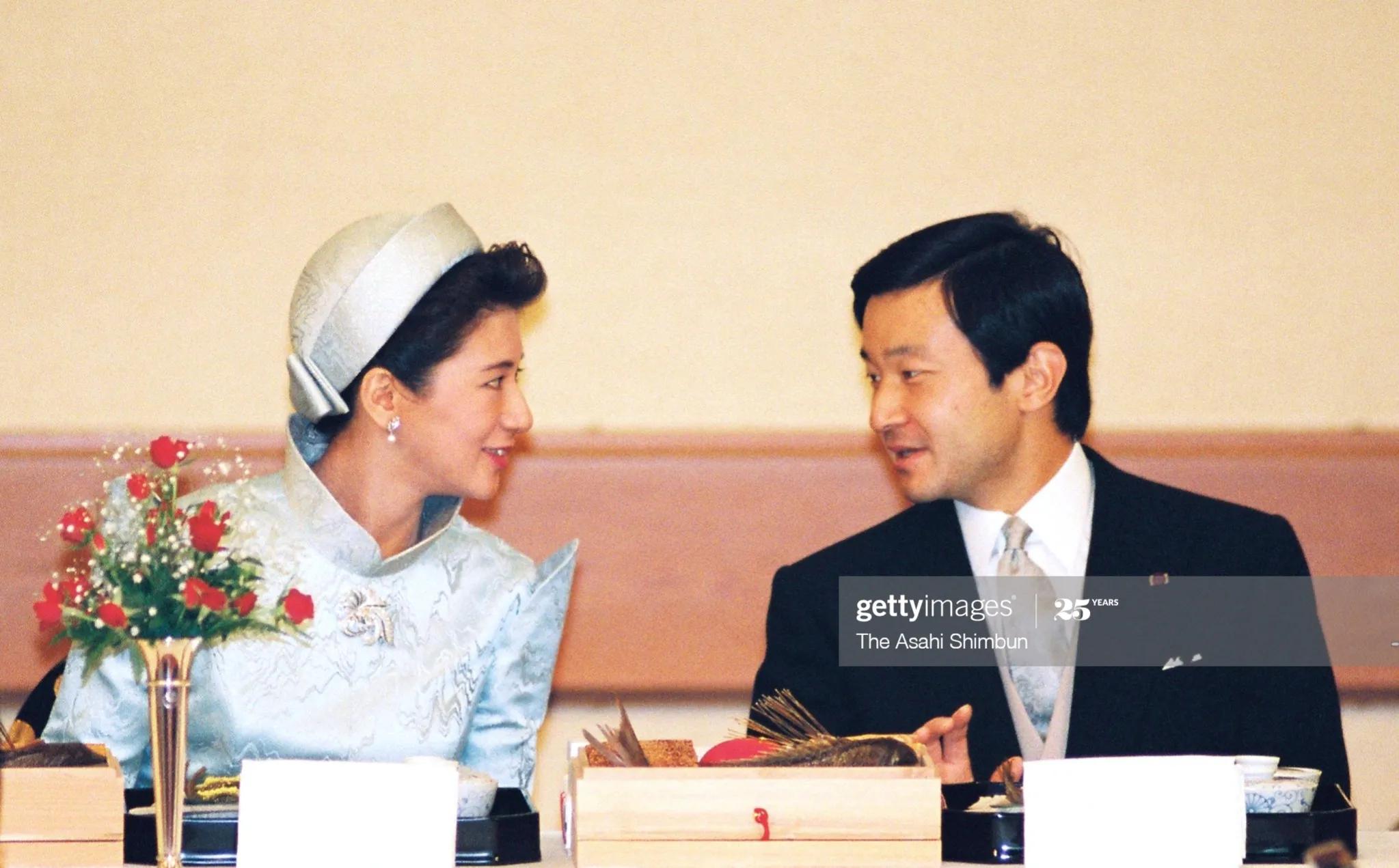 The dress that Queen Masako wore at the wedding banquet - iMedia