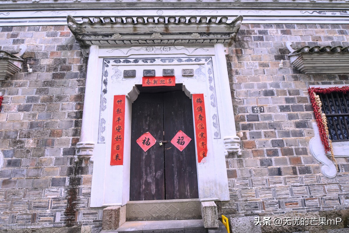 He jumped into the Miluo River holding a stone, leaving only a piece of ...