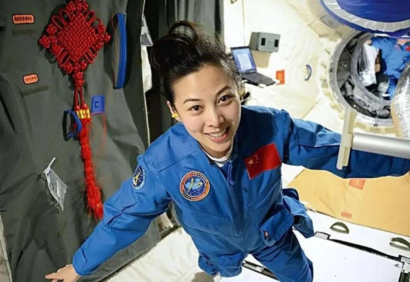 Went to flight school at the age of 17 and flew into space at the age ...